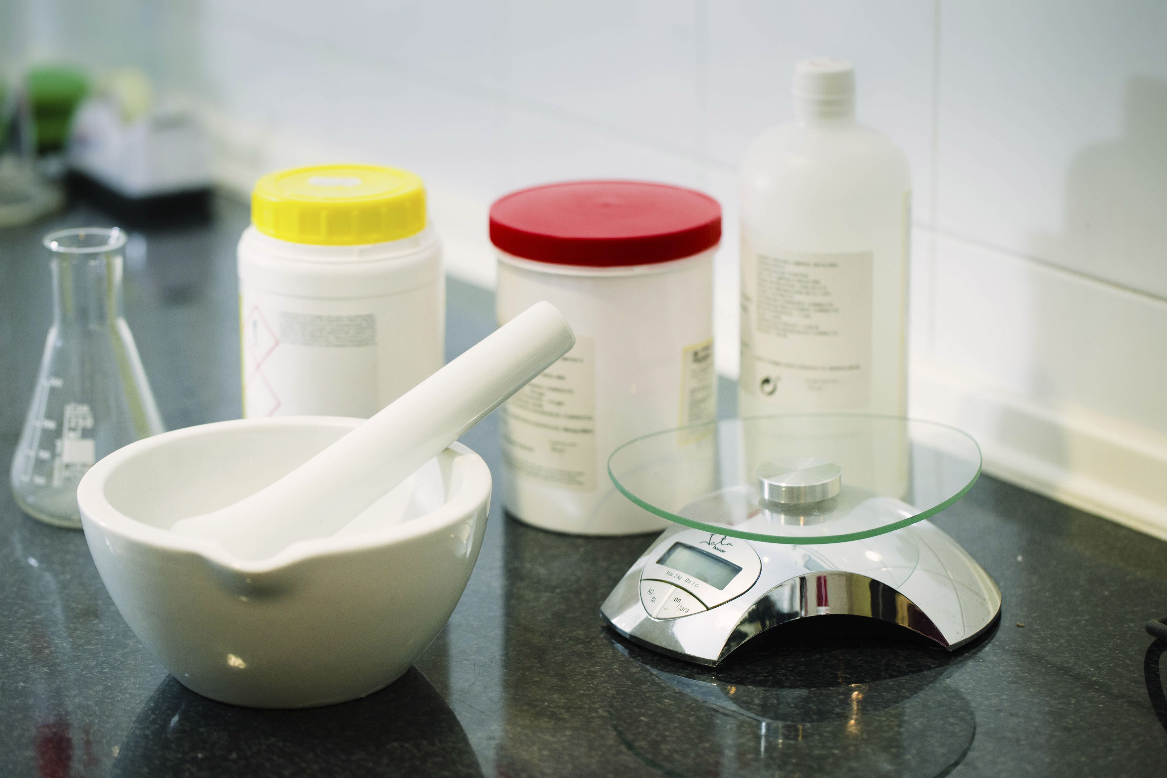 preparación de fórmulas magistrales : Farmacia Almajano